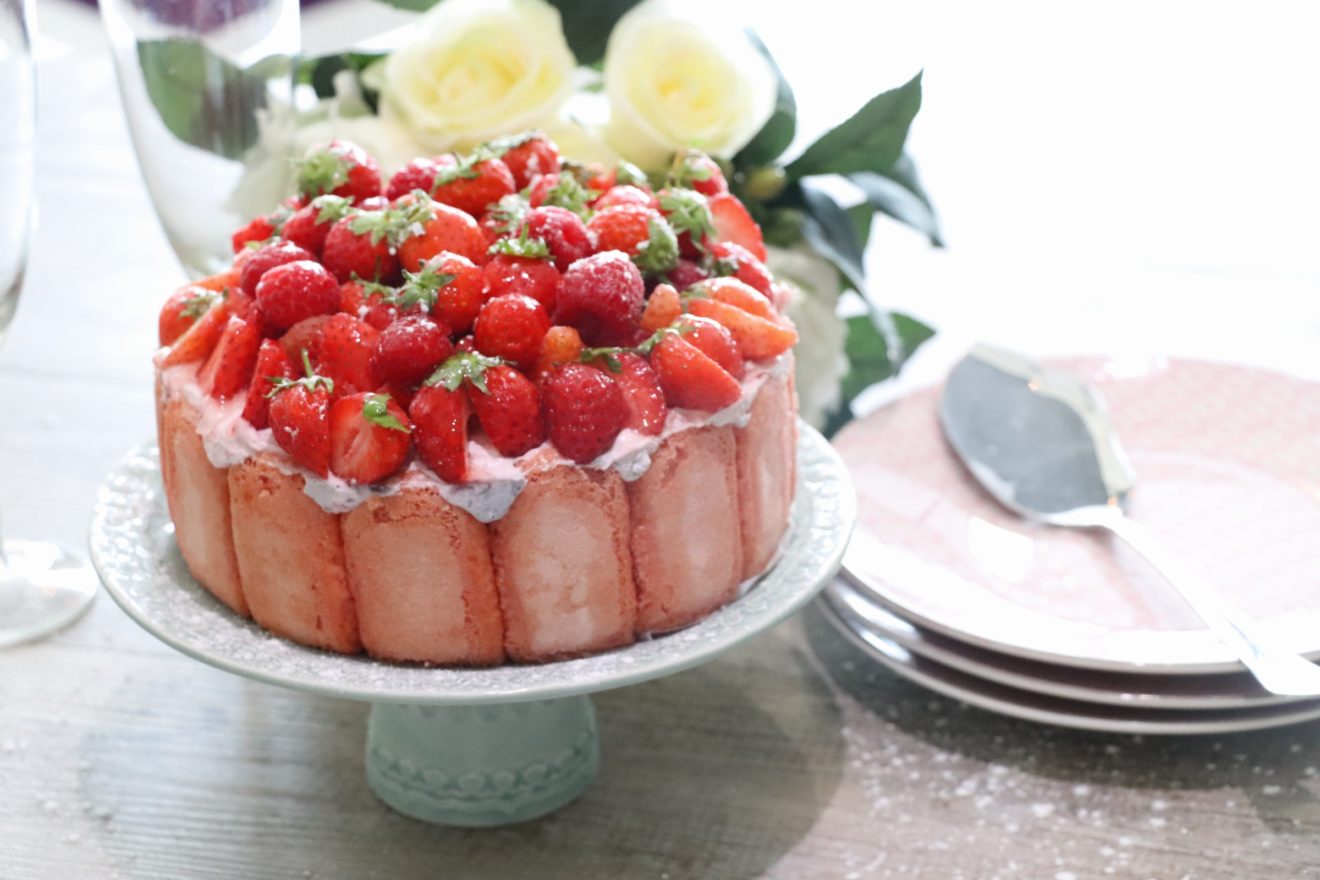 Charlotte fraises framboises – Isabelle Ribeiro