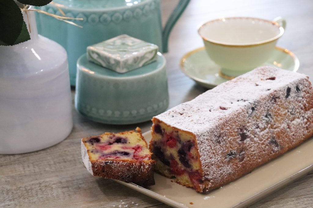 Cake aux fruits rouges – Isabelle Ribeiro